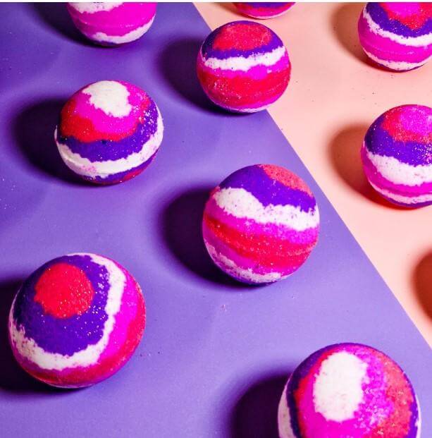 Raspberry Creme Bath Bomb| Sweets & Scents